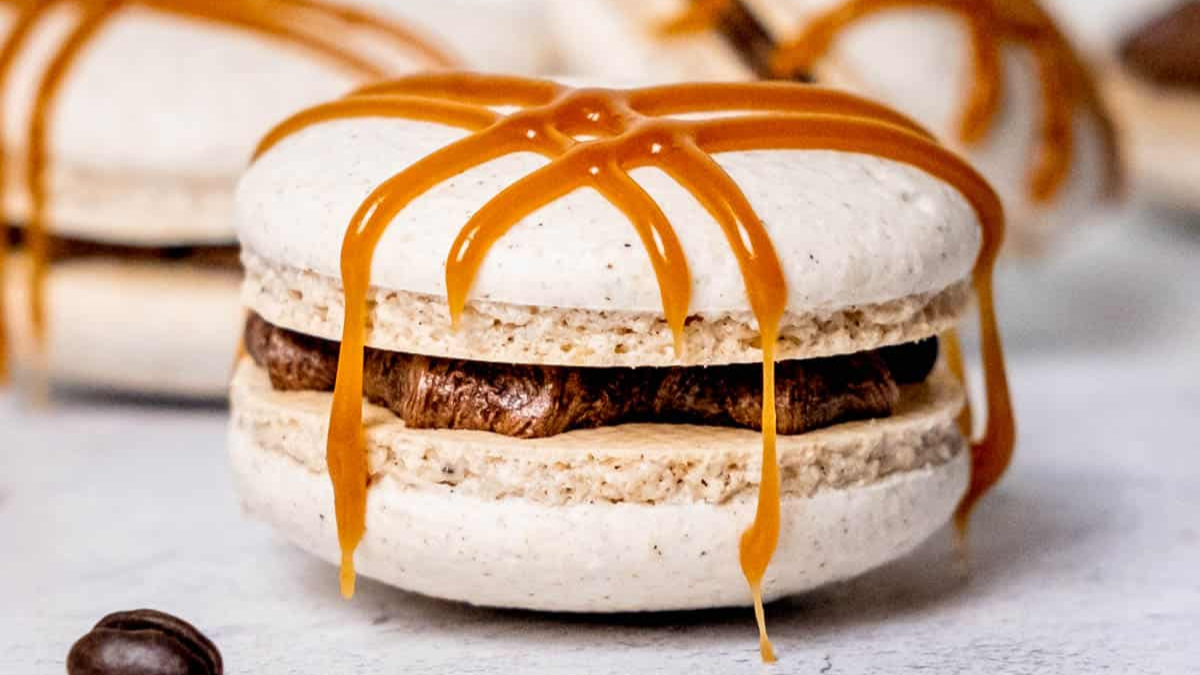 13 Beautiful Macaron Recipes That Make a Perfect Gift for Your Valentine