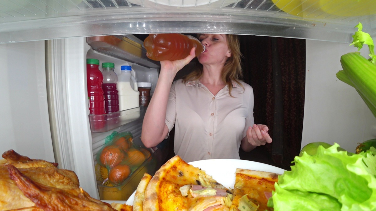 Experts Warn People to ALWAYS Refrigerate These 15 Food Items