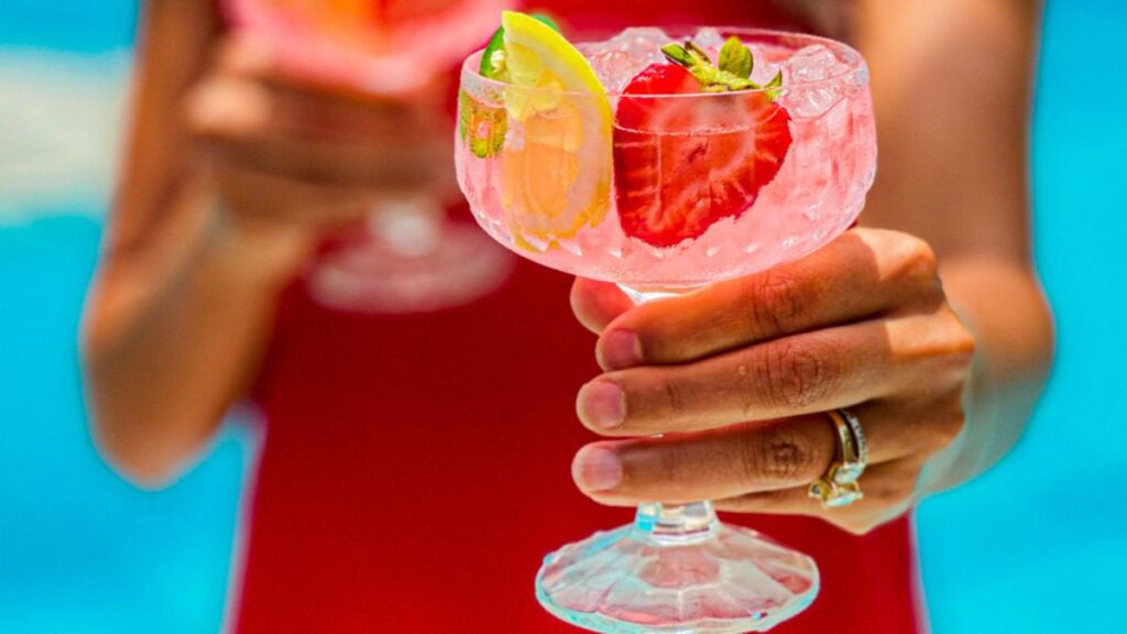 30 Summer Drinks to Enjoy by the Pool This Summer