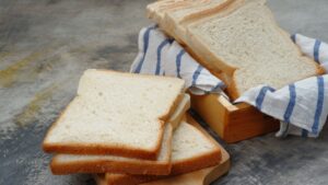 Can’t Resist White Bread? Here Are the 15 "Healthiest" Loaves to Buy
