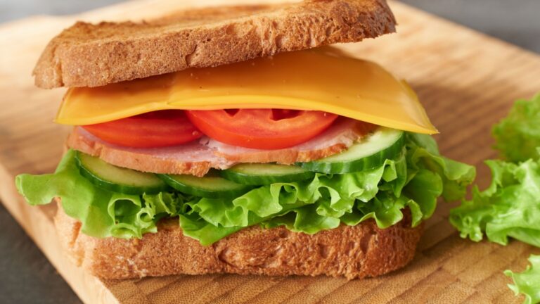 Can’t Resist White Bread? Here Are the 15 "Healthiest" Loaves to Buy