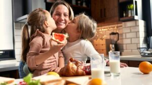 6 Ways to Encourage Your Kids to Try New Foods