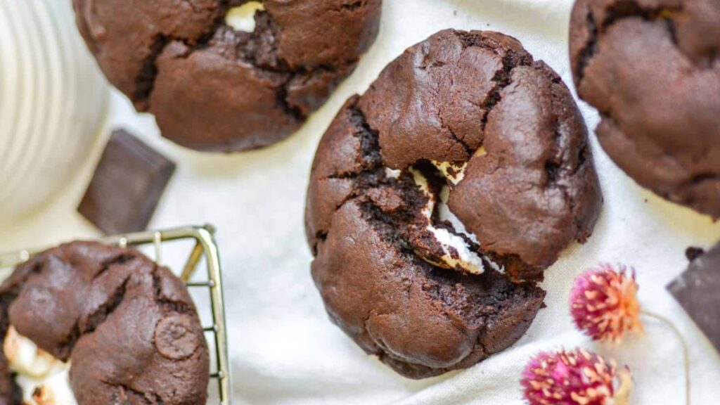 20 Yummy Cookie Recipes That Everyone Should Bake at Least Once