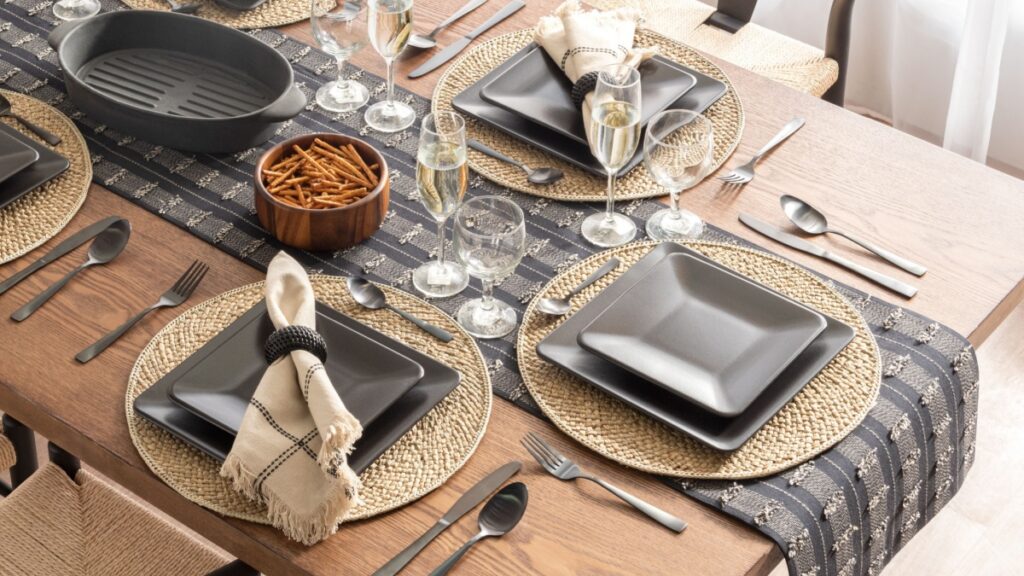 Avoid a Potluck Disaster With These 6 First-Time Hosting Tips