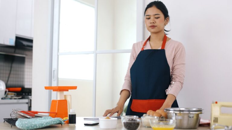 15 Cool Kitchen Hacks That Will Make You Cook (And Feel) Like a Pro