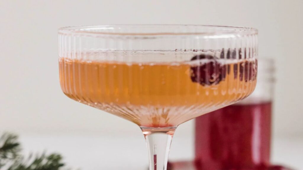14 Christmas Cocktail Recipes You Have To Try
