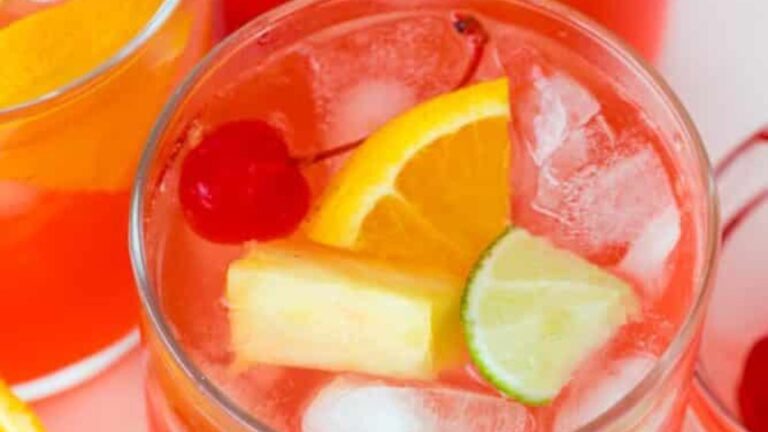 19 Refreshing, Tropical Cocktails That Are Perfectly Cool