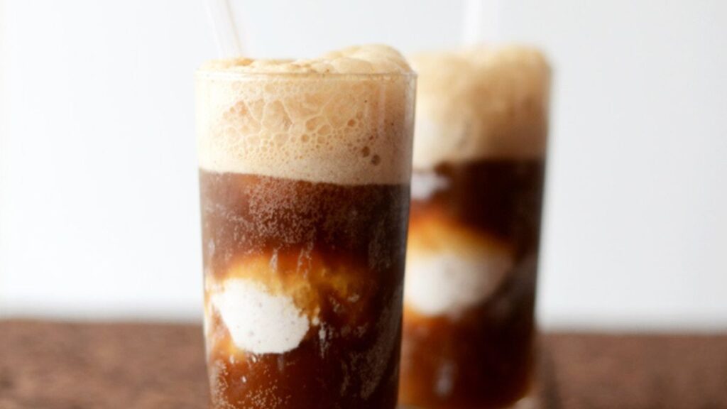 19 Refreshing, Tropical Cocktails That Are Perfectly Cool