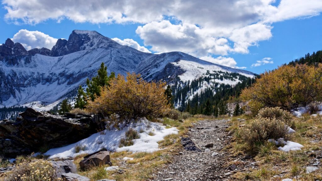 15 Amazing Mountain Views in the U.S. That Are Worth the Hike